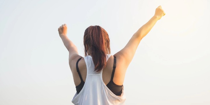 60 Keep Your Head Up Quotes on Resilience & Strength